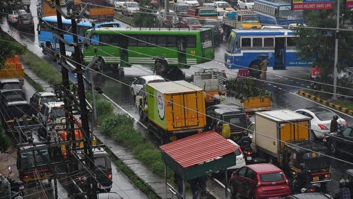 Vyttila Junction to be made pothole-free soon - The Hindu