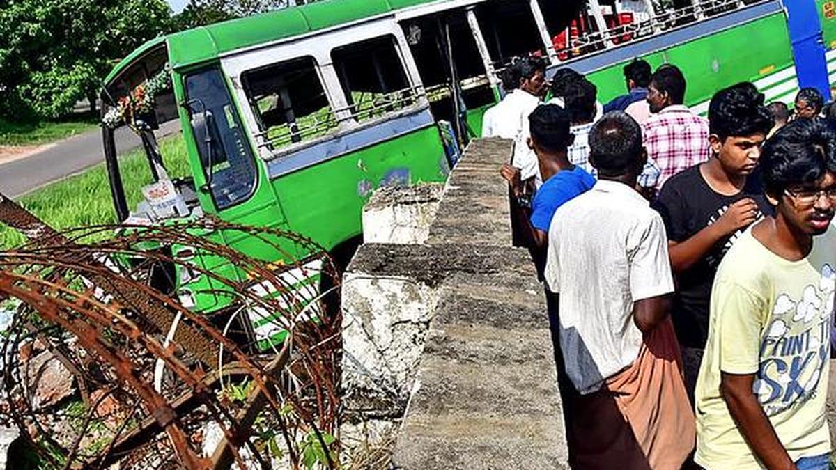 Bus crashes into wall after colliding with car at Vathuruthy - The Hindu