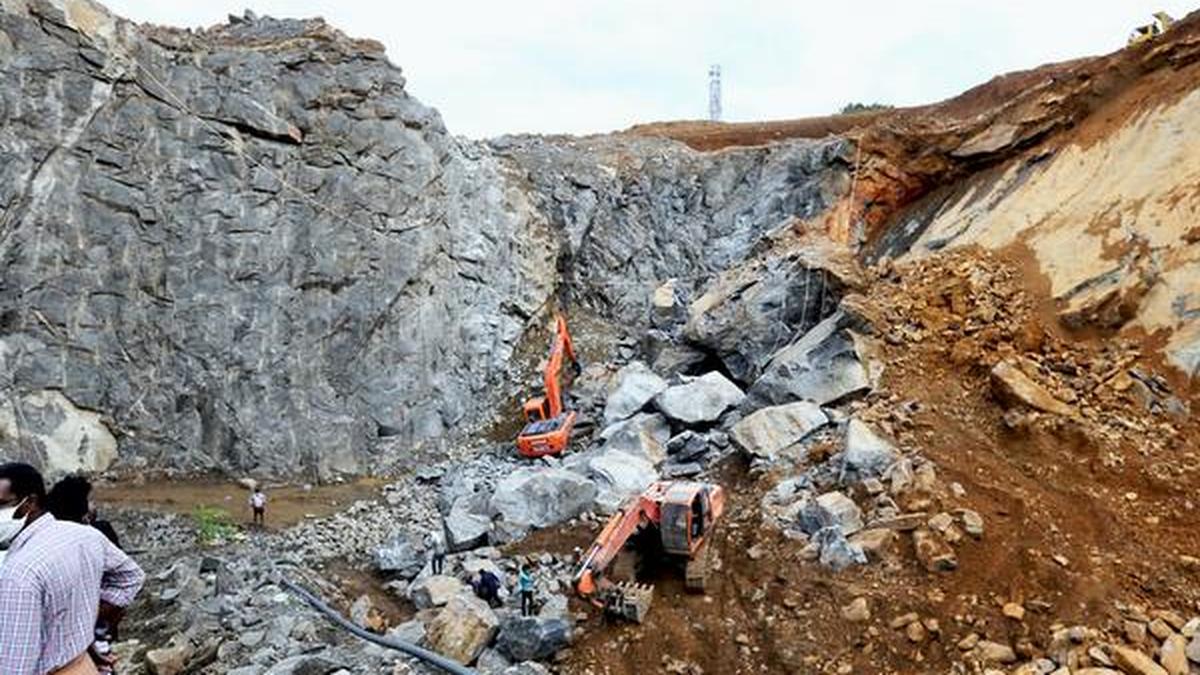 Two die as granite boulders crash at open stone quarry - The Hindu