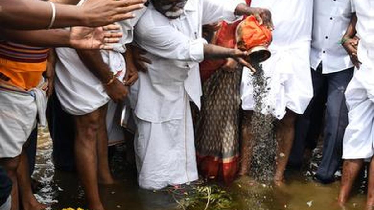 Vajpayee’s ashes immersed in Vaigai - The Hindu
