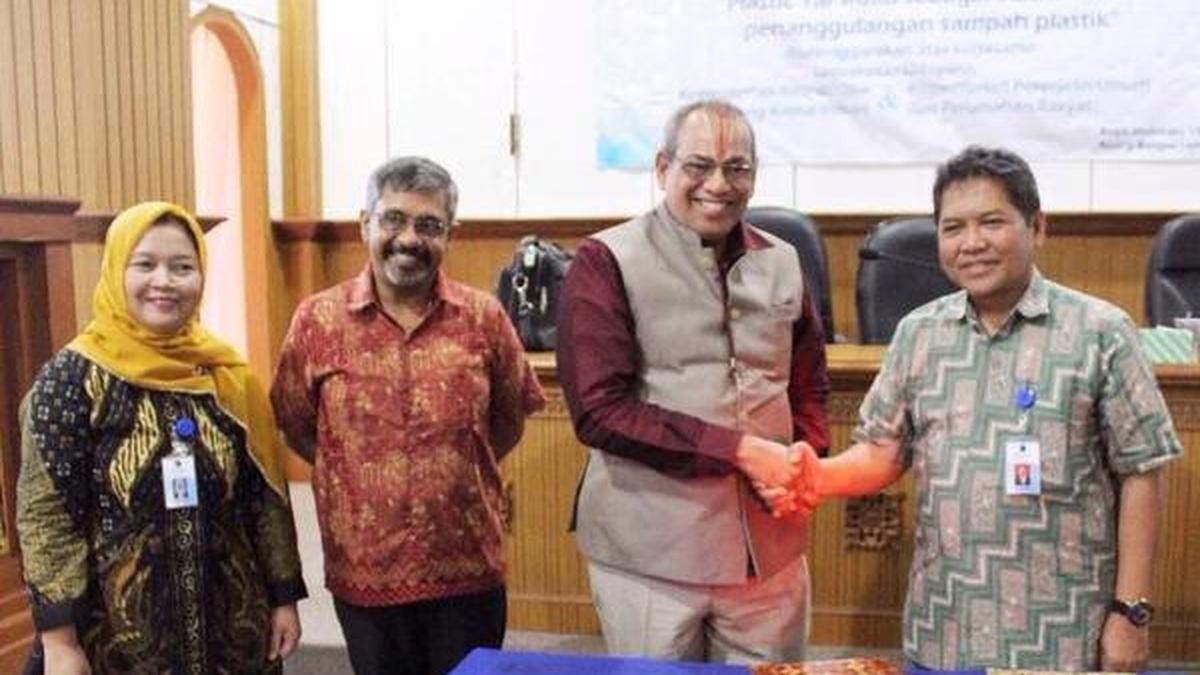 TCE signs MoU with Indonesia for laying roads with waste plastic - The ...