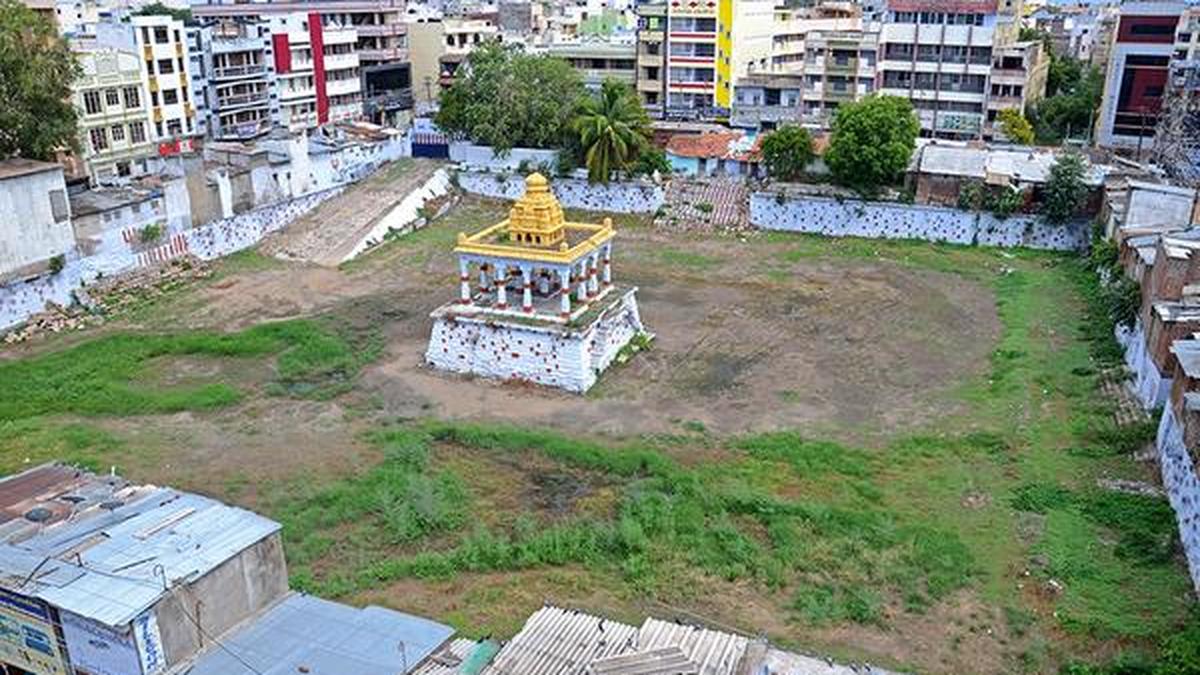 HC seeks status report on temple tank - The Hindu
