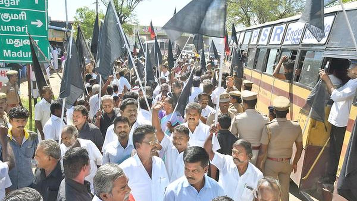 Over 500 held for black flag protest against Governor - The Hindu