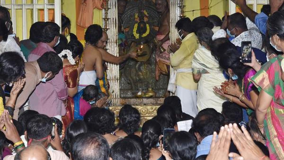 ‘Arudra darshan’ draws devotees from far and near - The Hindu