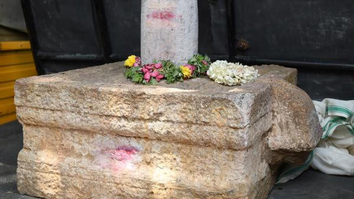 Stone Lingam unearthed - The Hindu