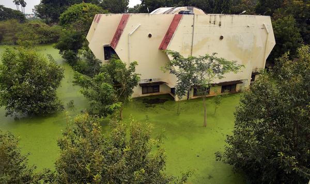 Kottapattu Peiyakulam overflows, water enters Anna Science Centre ...