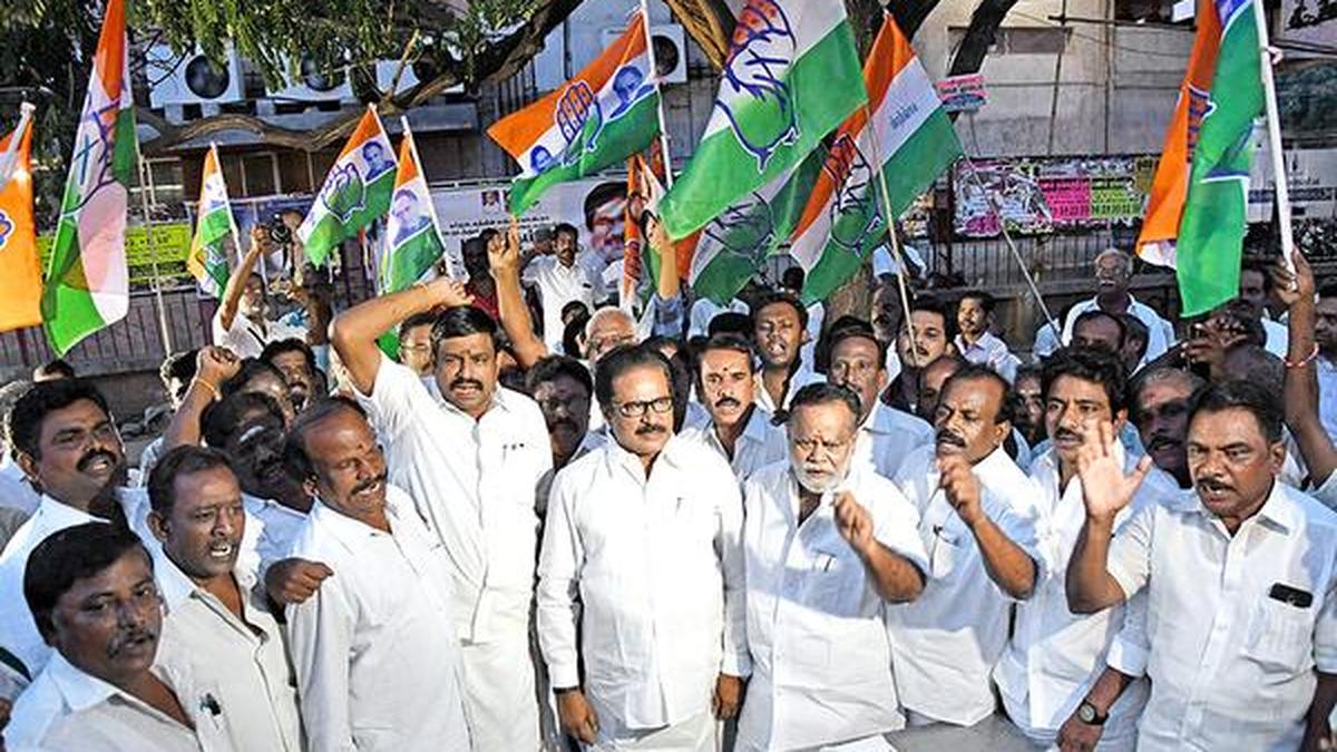 ‘Karnataka Governor acted in partisan manner’ - The Hindu