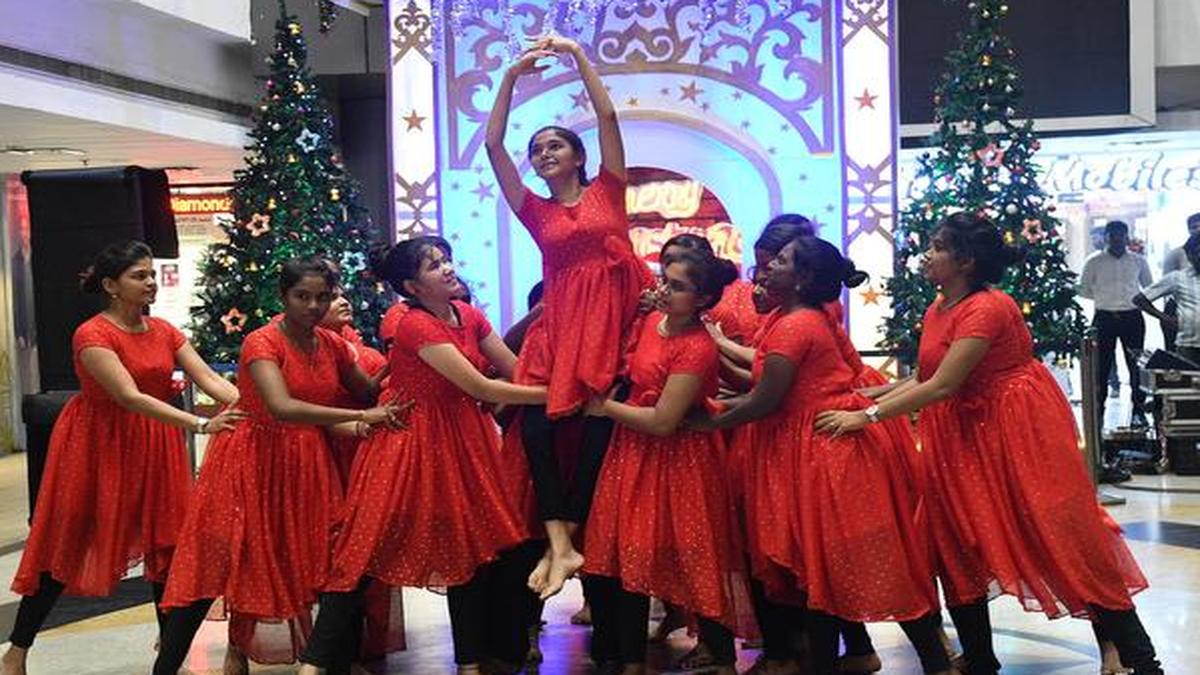 Skit, flash mob to create awareness of gender equality - The Hindu