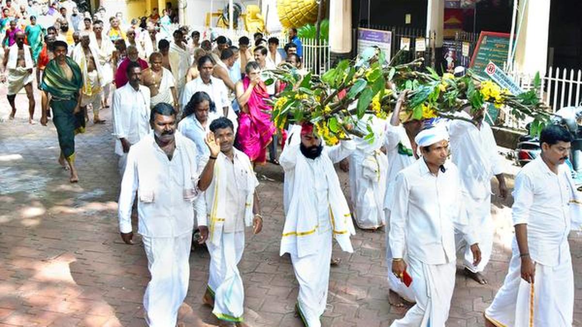 Admar Mutt performs ‘Kattige Muhurta’ - The Hindu