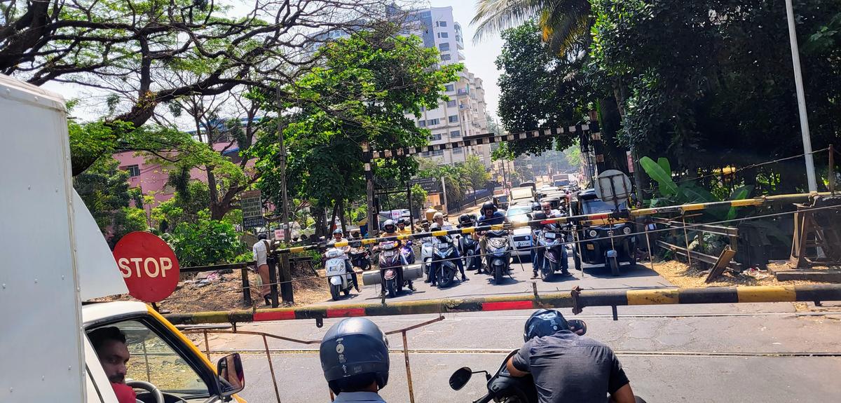 MP demands permanent solution to traffic jams caused by Pandeshwar ...