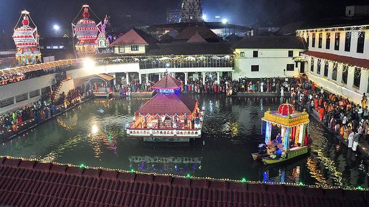 Pomp and gaiety mark ‘Laksha Deepotsava’ celebrations in Udupi - The Hindu