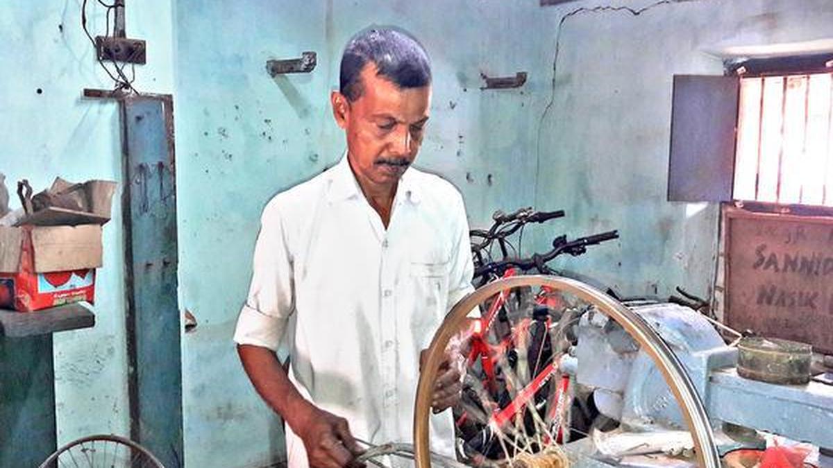 Bicycle repair, a waning profession - The Hindu