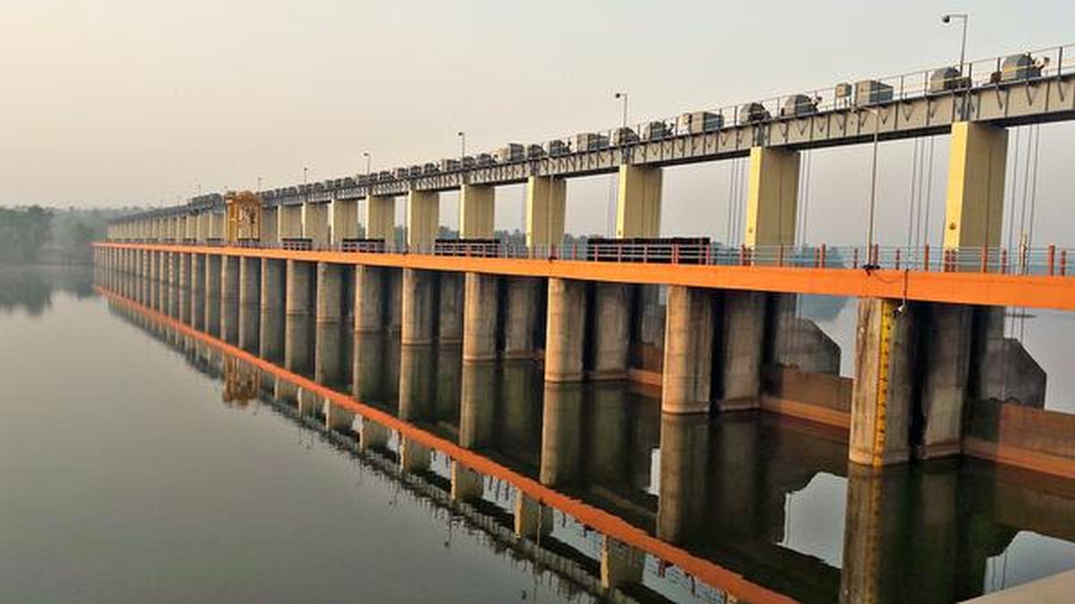 Water level at Thumbe dam falls - The Hindu