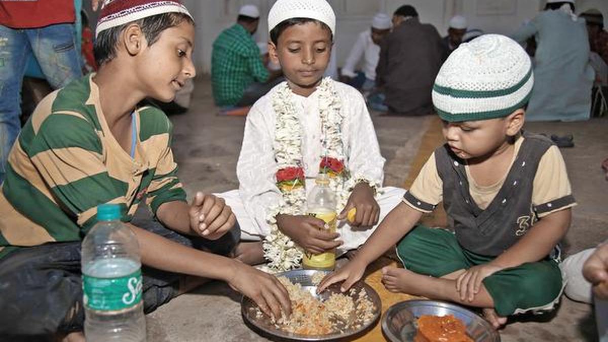 Scorching heat makes it difficult for fasting Muslims - The Hindu