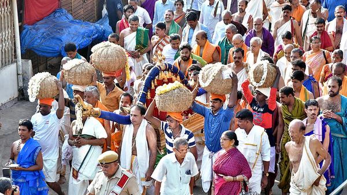 Admar Mutt performs Akki Muhurta - The Hindu