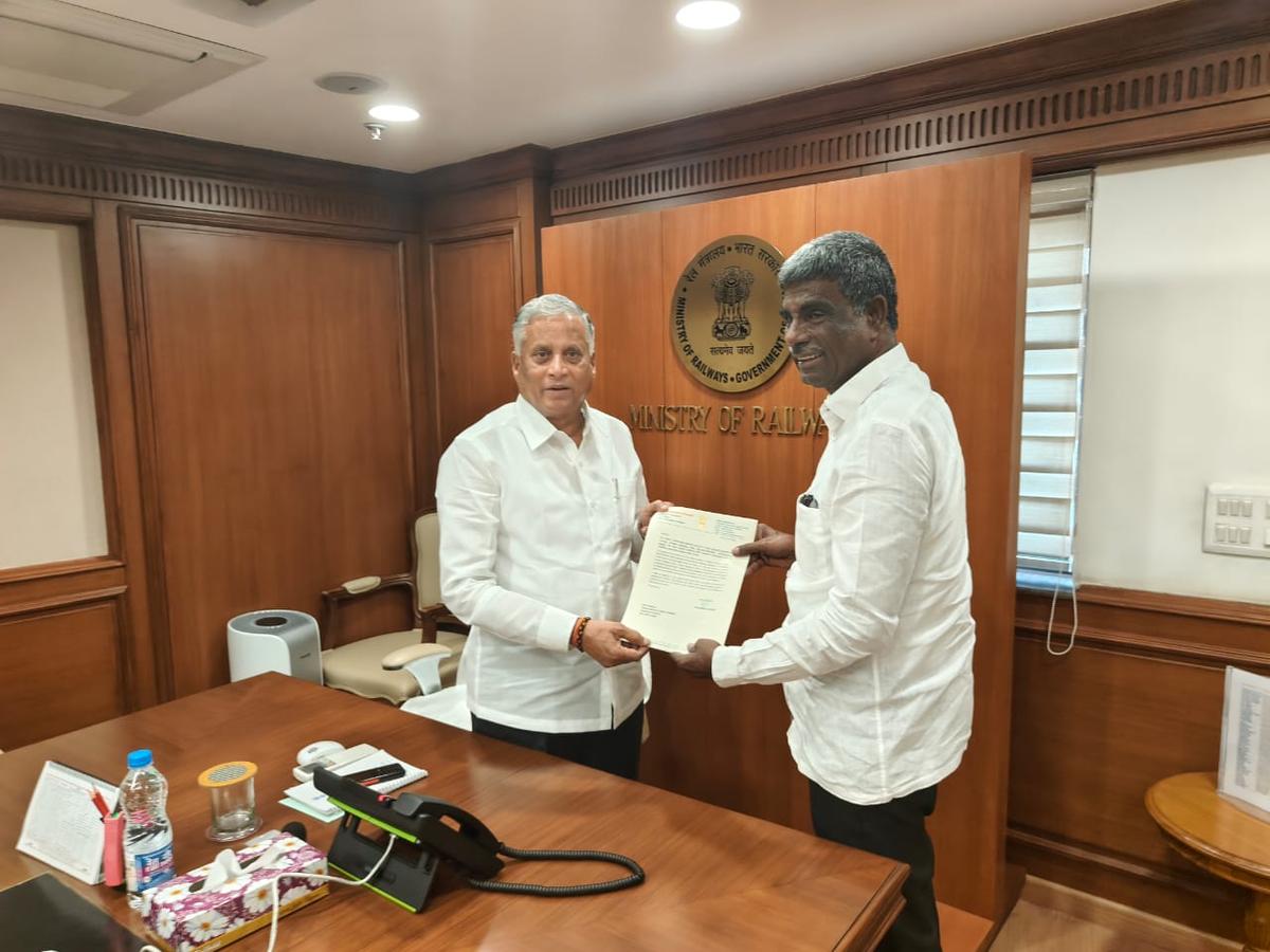 Old coaches mixed with new LHB ones in Mangaluru-Mumbai Matsyagandha ...