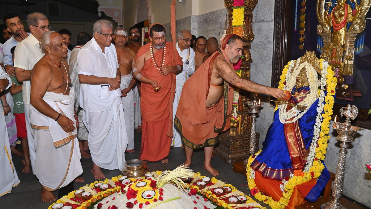 Kanchi seer inaugurates first floor of Annapoorna dining hall at ...