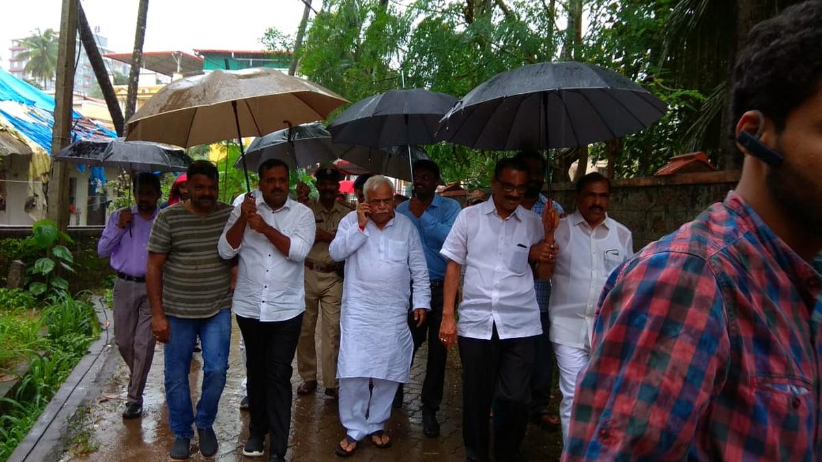 Revenue Minister R.V.Deshpande visits rain-affected Dakshina Kannada ...