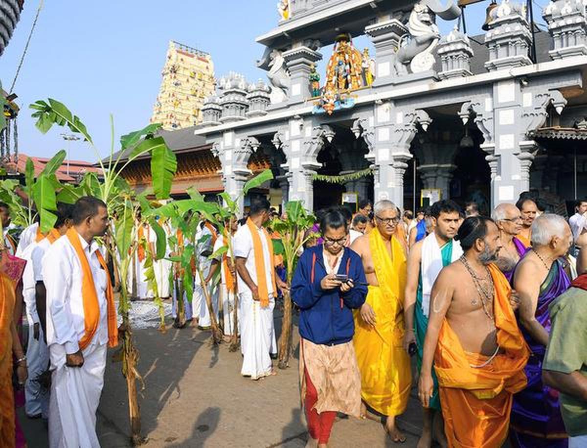 Admar Mutt performs Baale Muhurta - The Hindu