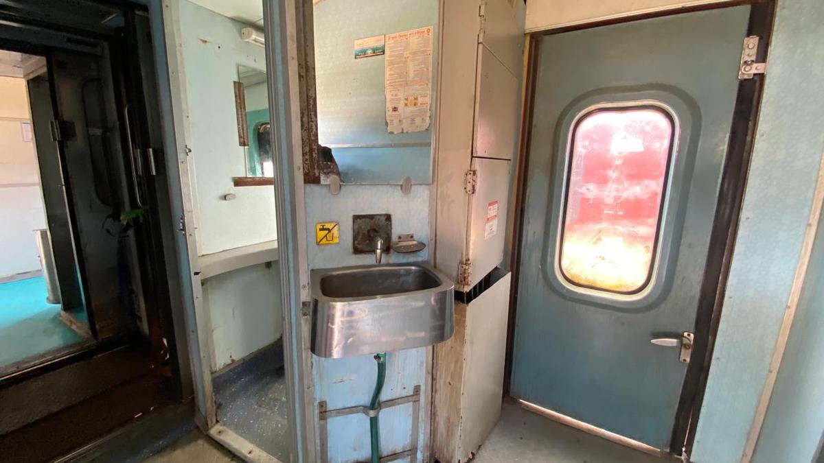 Old coaches mixed with new LHB ones in Mangaluru-Mumbai Matsyagandha ...