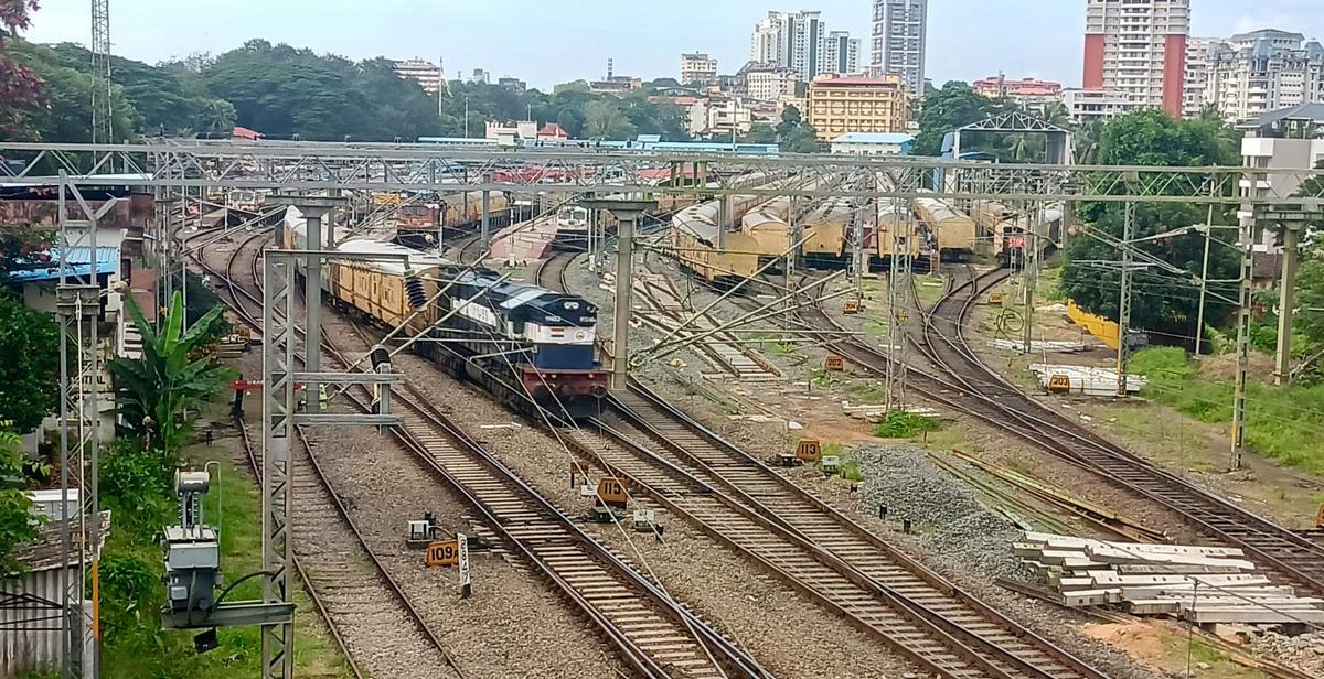 Palakkad Division gets Vishisht Rail Seva Puraskar award - The Hindu