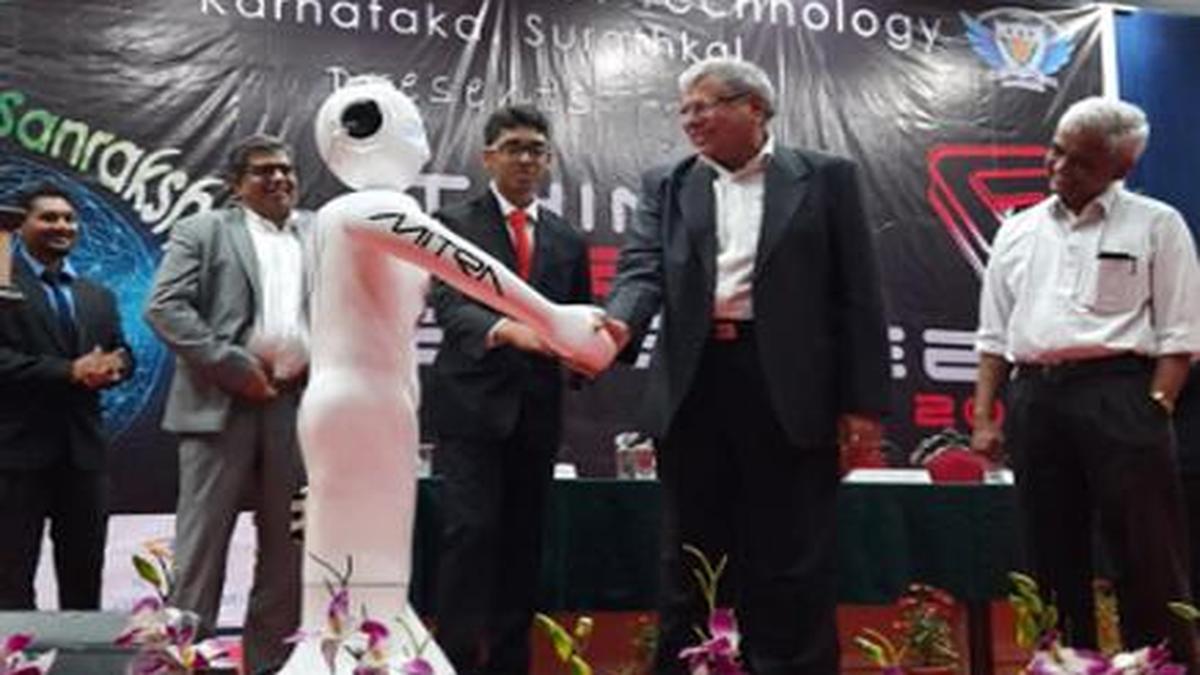 Humanoid robot catches the eye at NITK’s ‘Engineer’ - The Hindu