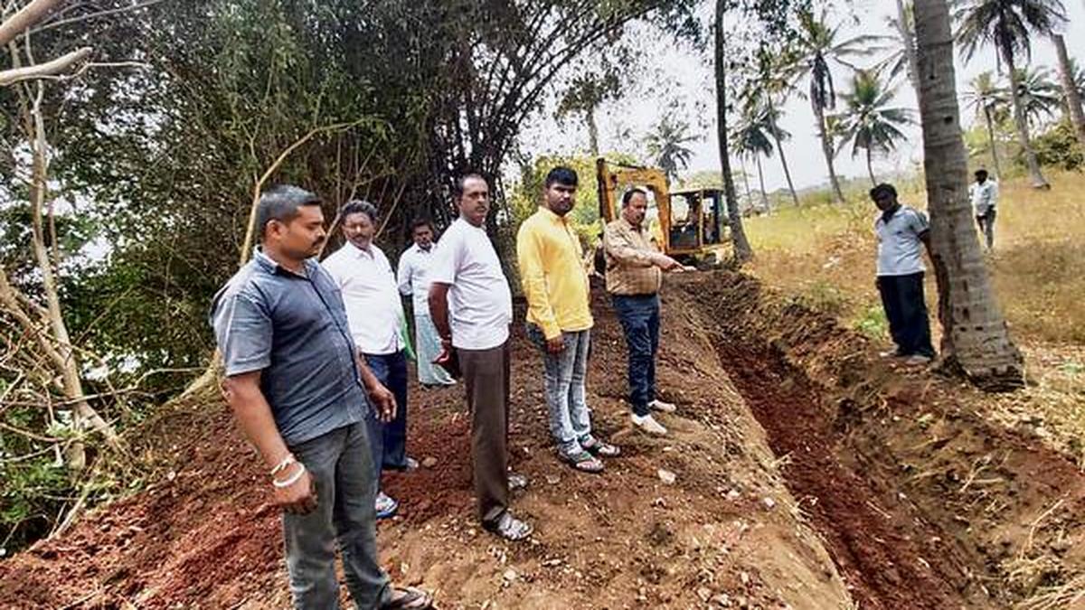 Lake encroachment being cleared - The Hindu