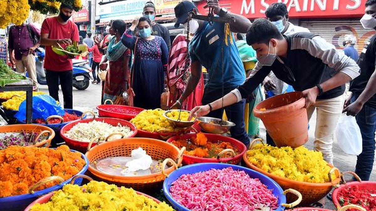 High price adds to woes of flower traders this Onam - The Hindu