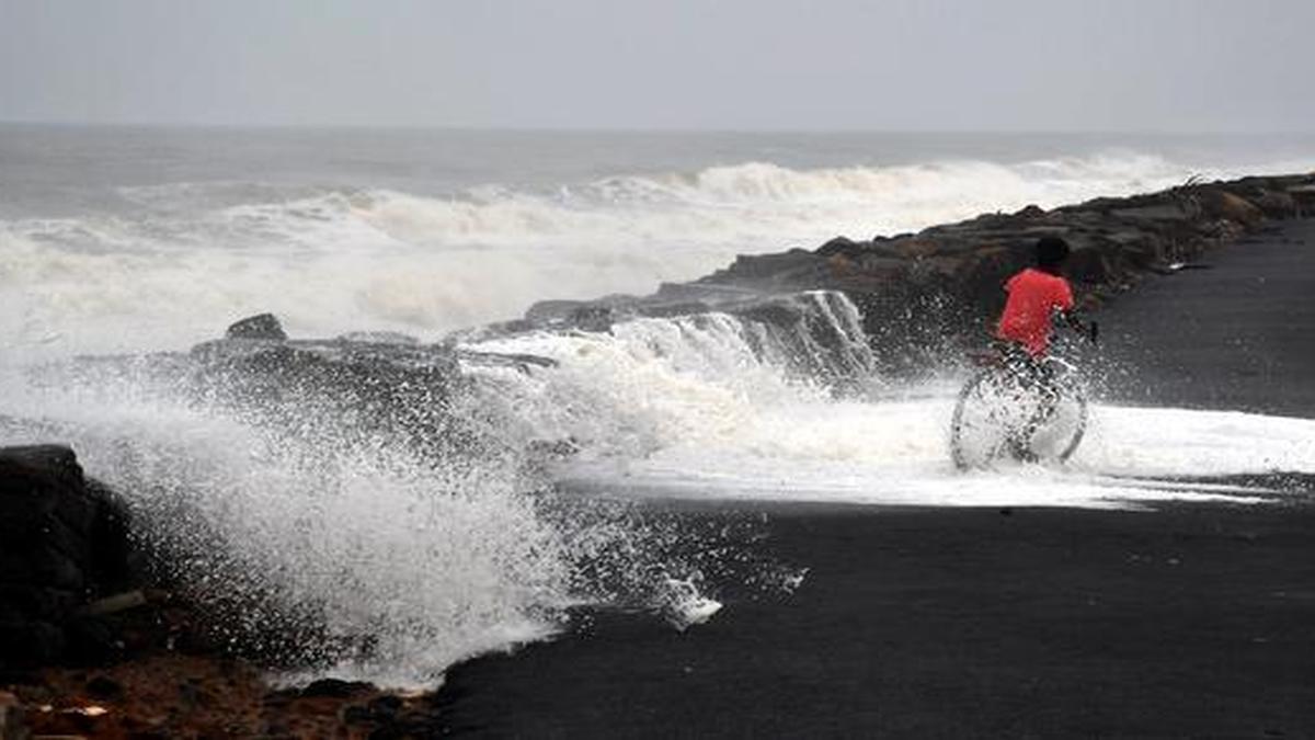 Poonthura to have offshore breakwater - The Hindu