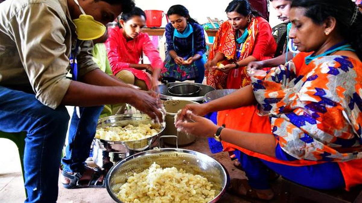 Community kitchens in full swing - The Hindu