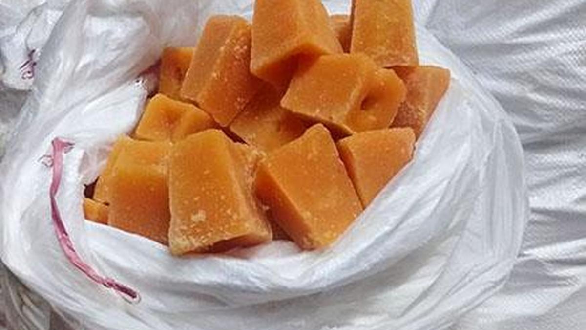 Adulterated jaggery seized in Pudukottai - The Hindu
