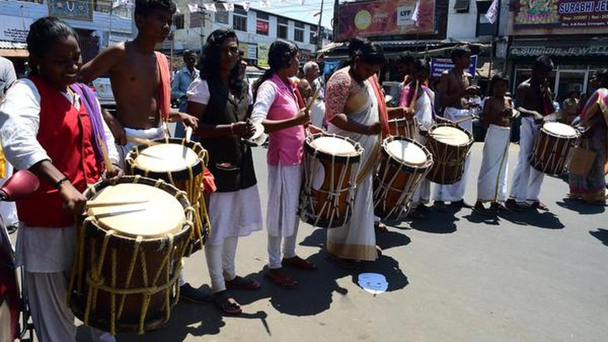 Mobilising crowd to the beat of chenda melam - The Hindu