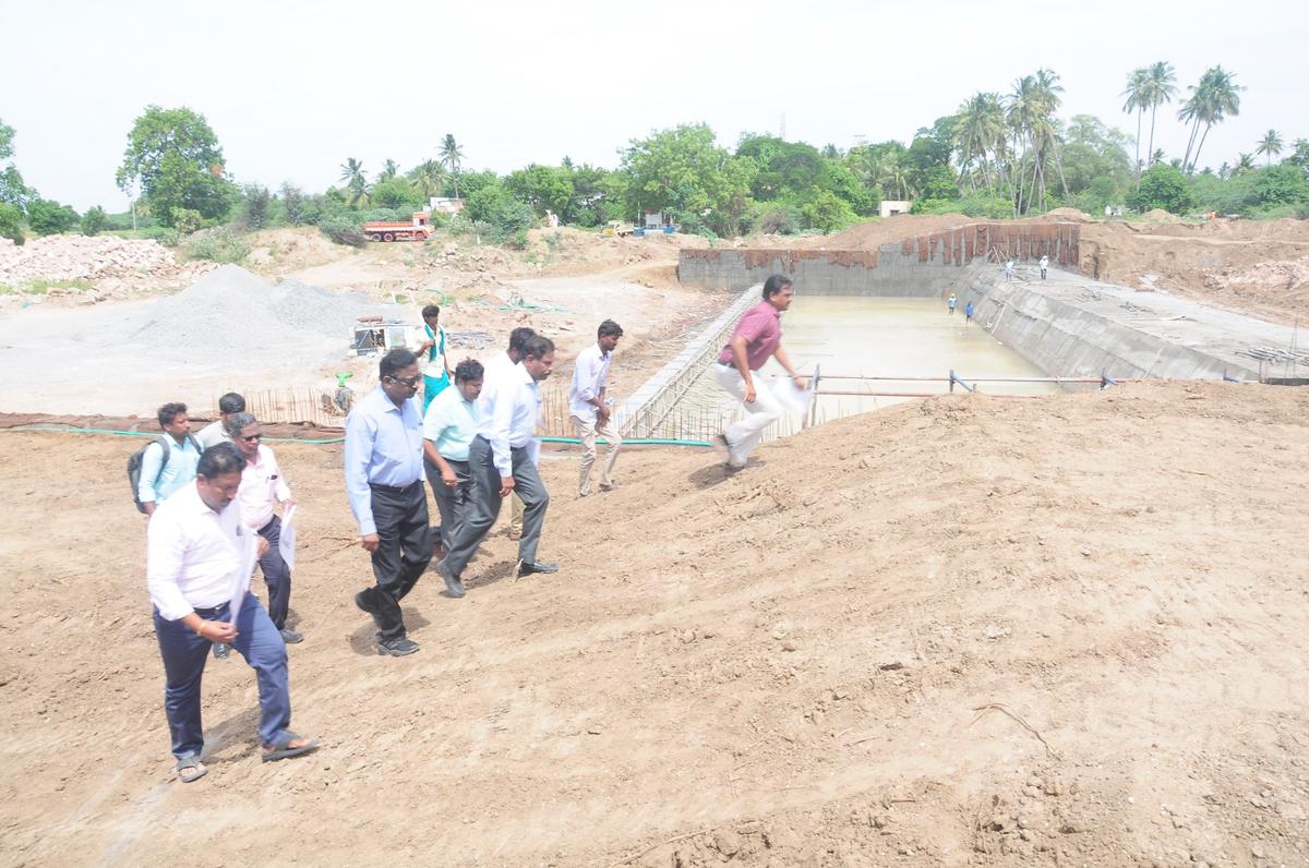 Rehabilitation of Thirumangalam anicut, head sluice of Lower Panguni ...