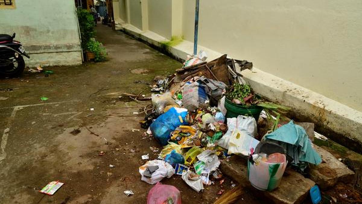 Residents of bylanes raise issue of irregular garbage collection - The ...