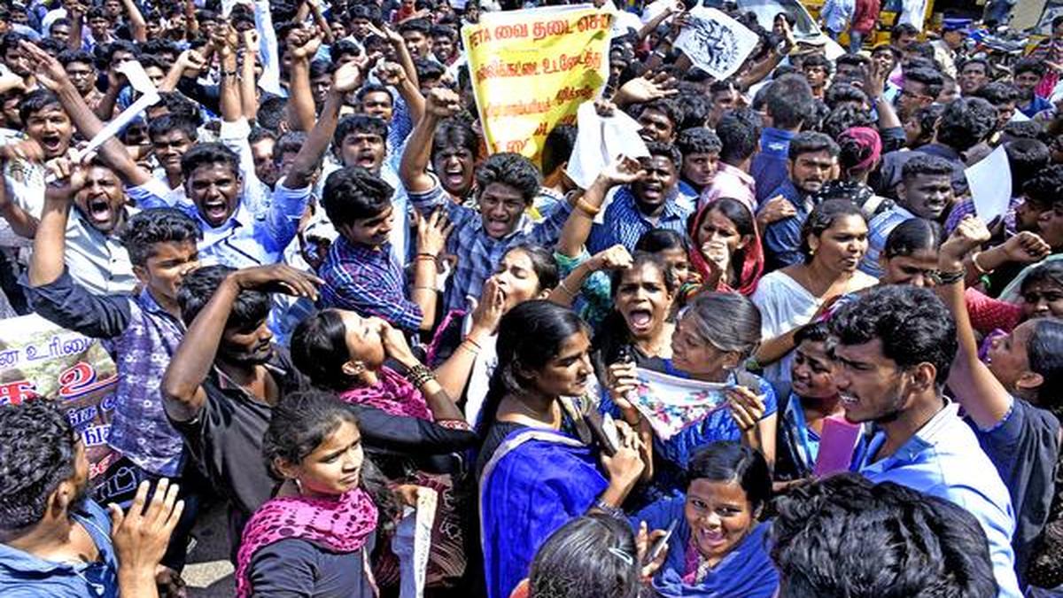 Protest rocks Tiruchi, Thanjavur districts - The Hindu