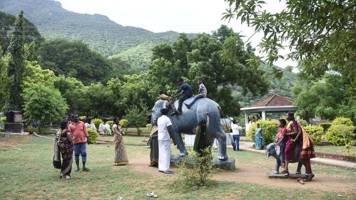 Puliyancholai needs basic amenities - The Hindu
