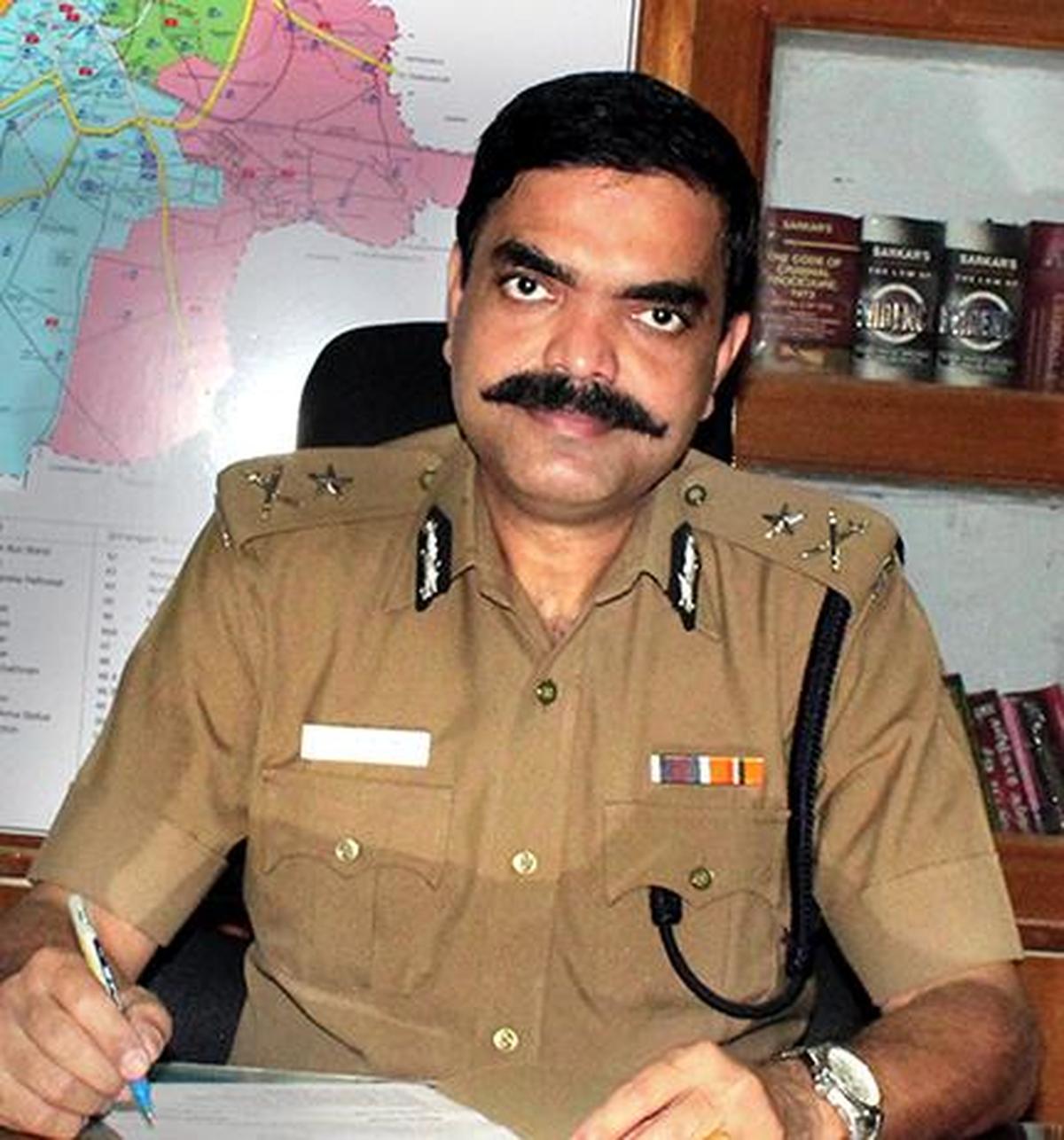 New Commissioner of Police takes charge - The Hindu