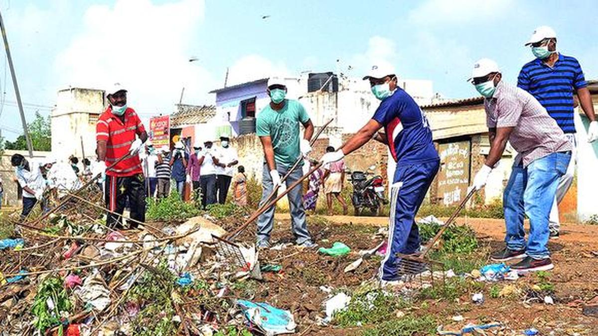 BHEL staff, families clean canal embankment - The Hindu
