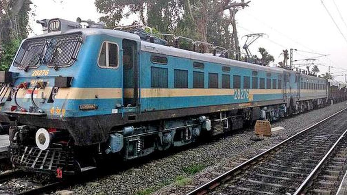 First-ever electric loco lugs goods train from Erode to Tiruchi - The Hindu