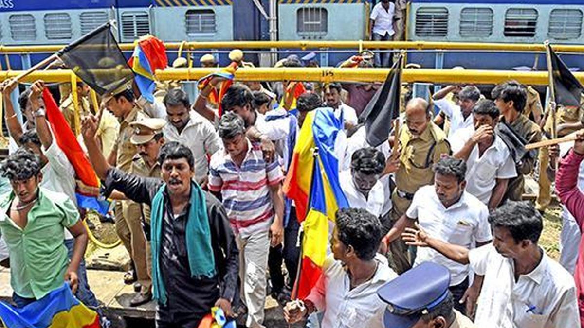 CMB issue: PMK stages protest in delta - The Hindu