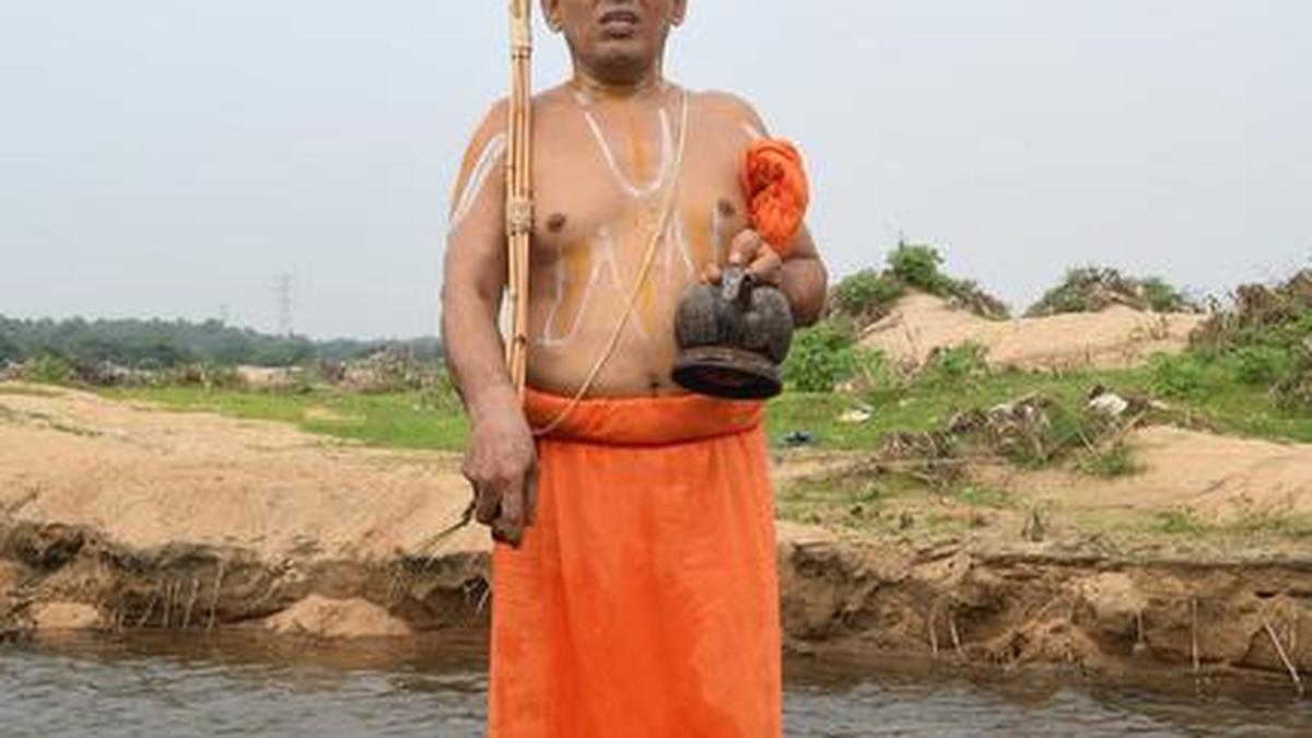 New pontiff for Srirangam Srimad Andavan Ashramam - The Hindu