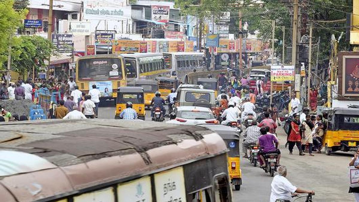 Traffic jam is a way of life for Tiruchi road users - The Hindu