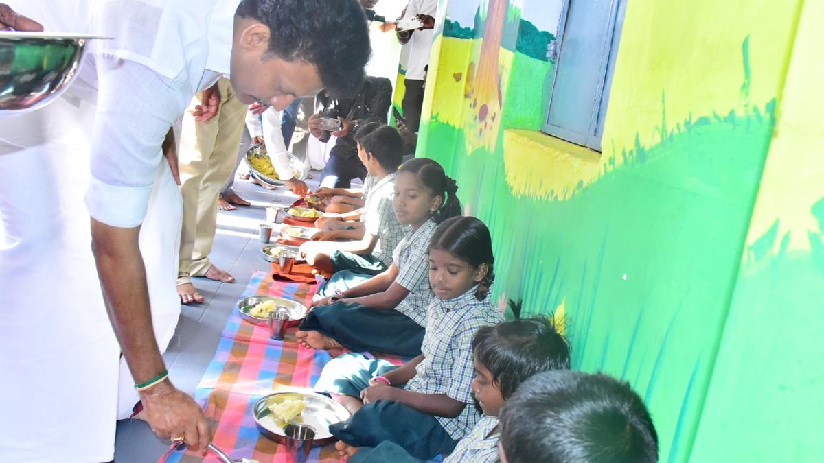 CM breakfast scheme covers over 54,000 students in Tiruchi district ...