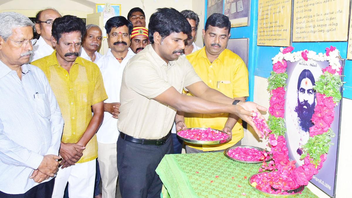 Floral tributes paid to Va.Ve.Su.Iyer on his birth anniversary - The Hindu