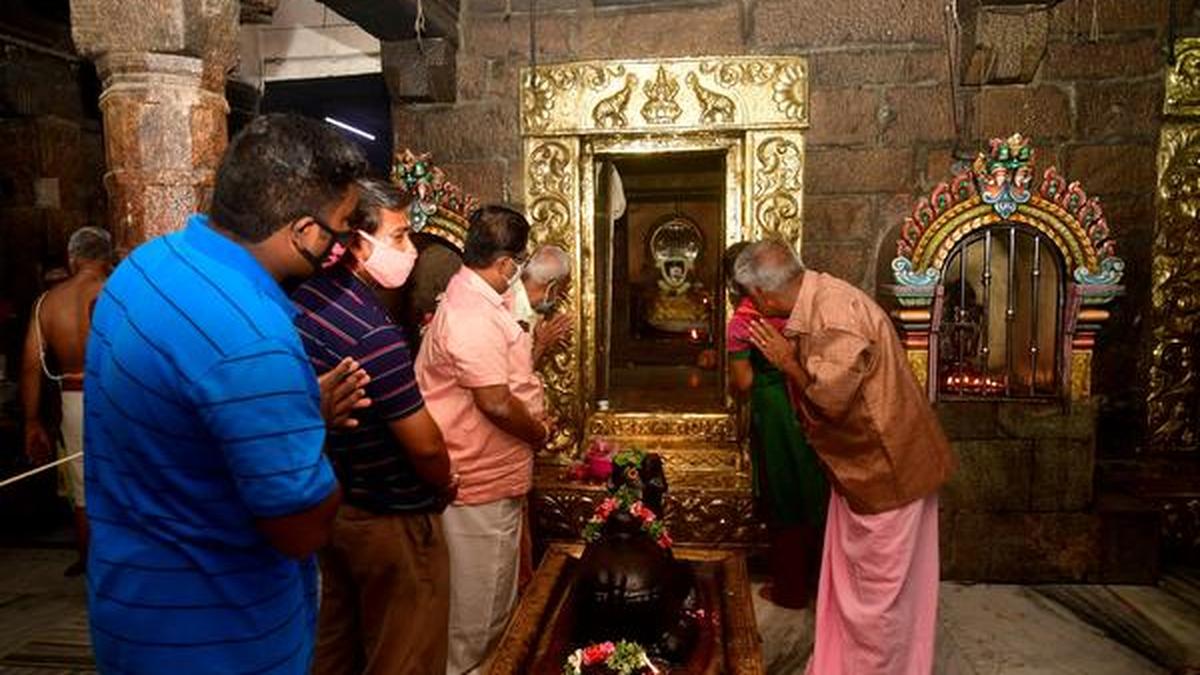 Small temples reopen for public darshan - The Hindu