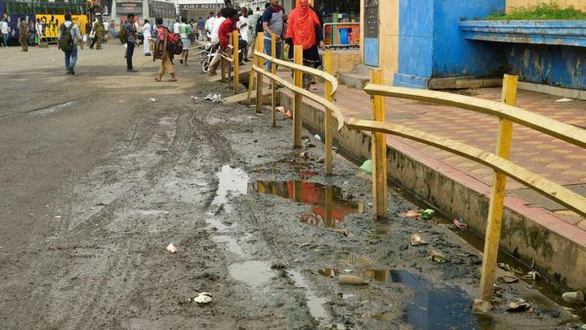 Overflowing sewage goes unchecked at Central Bus Stand - The Hindu
