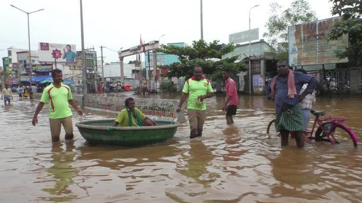 Heavy rain pounds Manapparai near Tiruchi - The Hindu