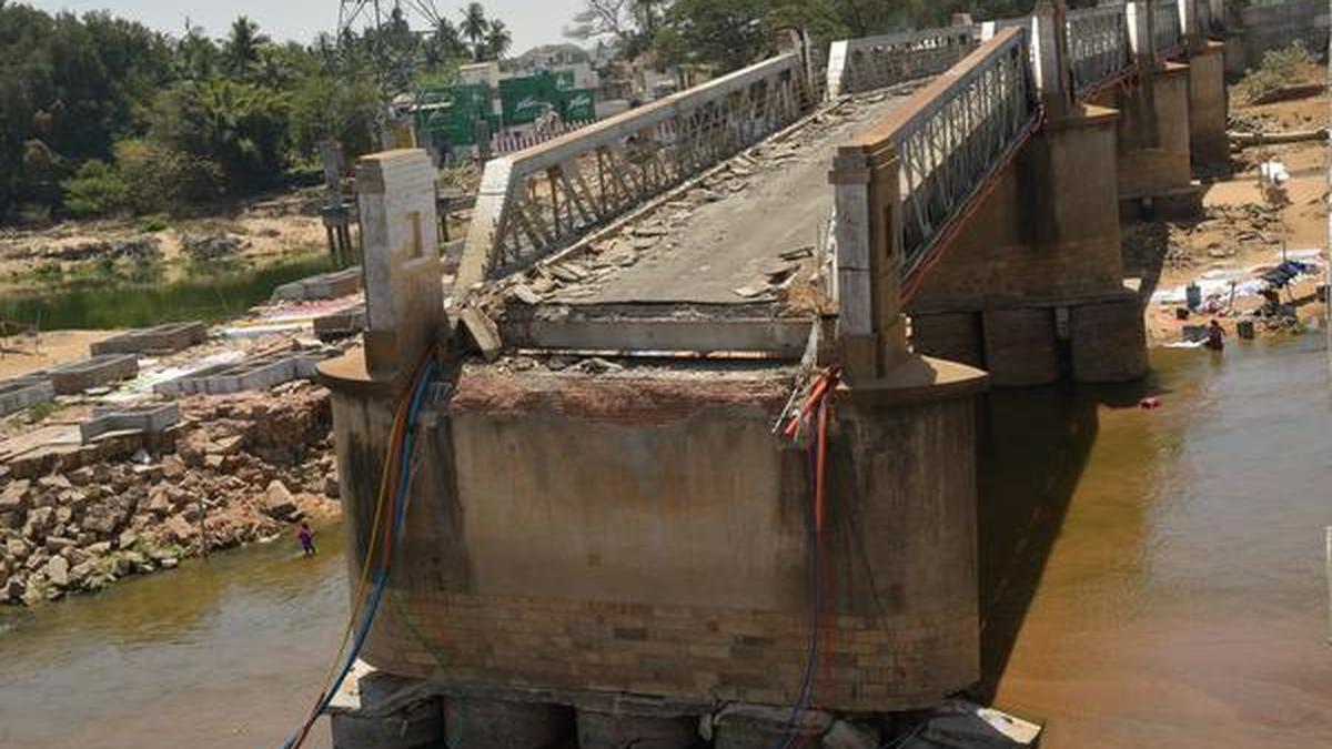 Old Kollidam bridge to be dismantled soon - The Hindu