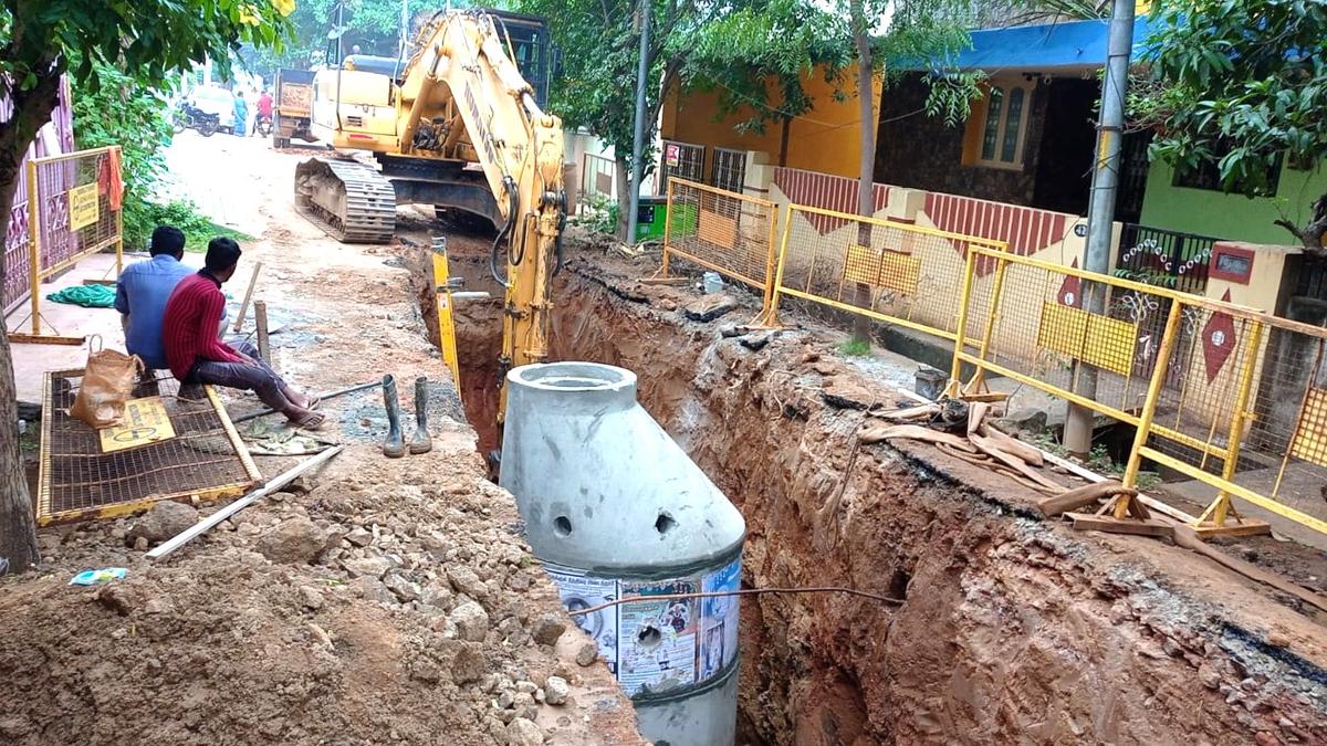 Slow progress of UGD work in Tiruchi irks residents - The Hindu