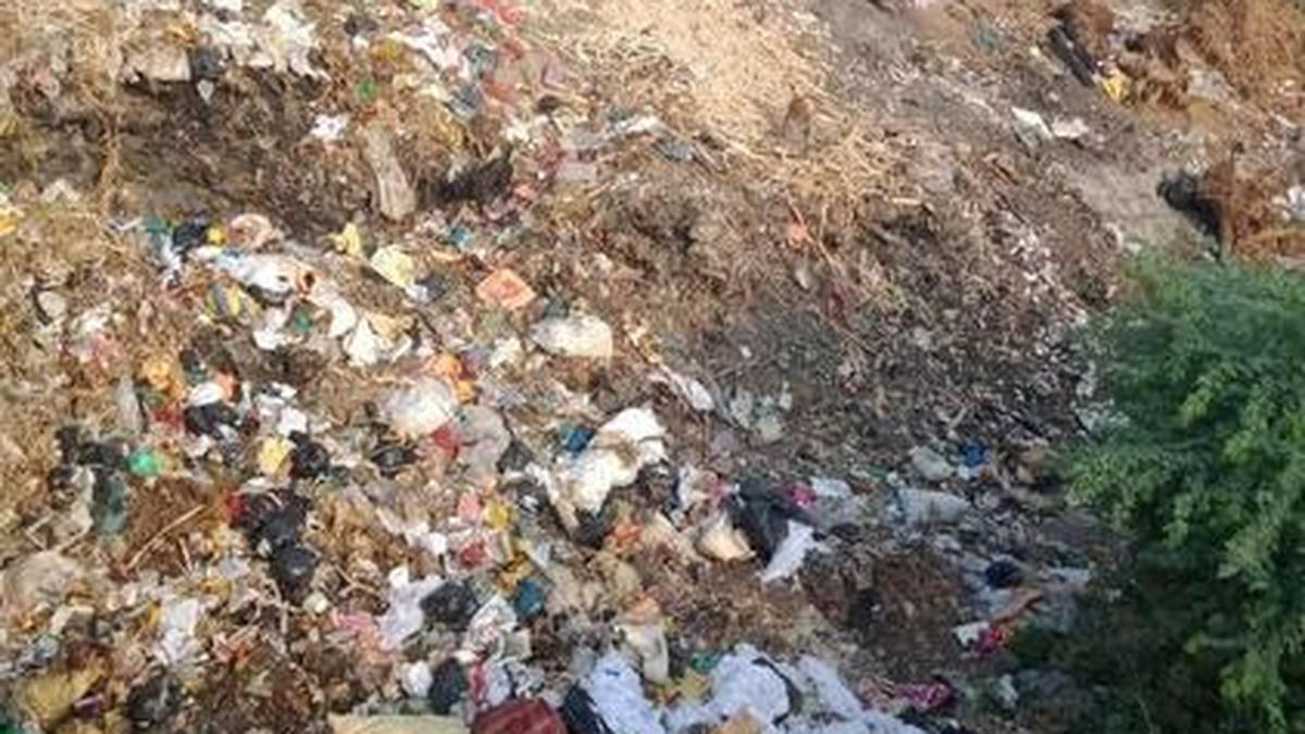 Inefficient garbage collection mechanism fuels burning of waste on ...